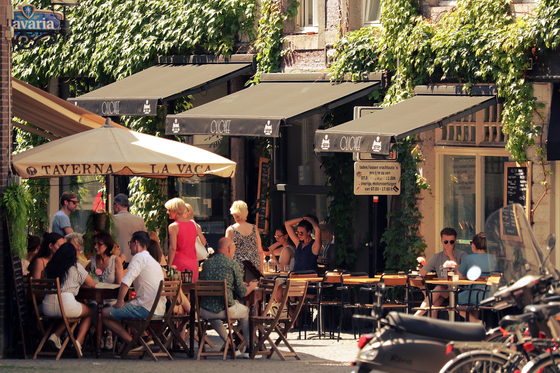 Creative Outdoor Furniture Ideas for Inviting Exteriors Any Cafe or ...
